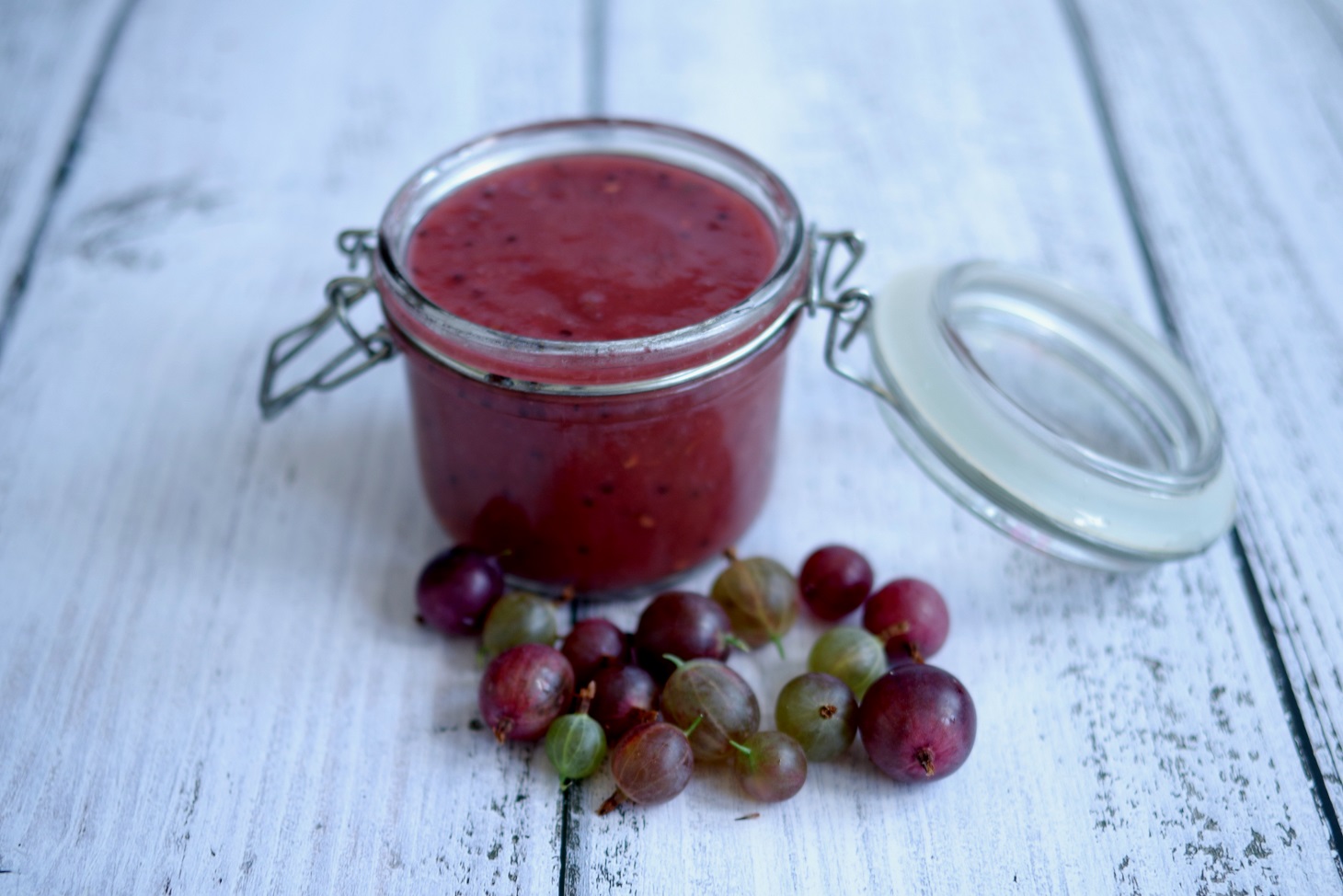 Agrest – na co pomaga, co można z niego zrobić? Czy warto jeść agrest?