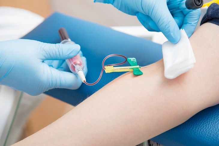 Androstendion – na czym polega badanie i kiedy należy je wykonać? Normy ...